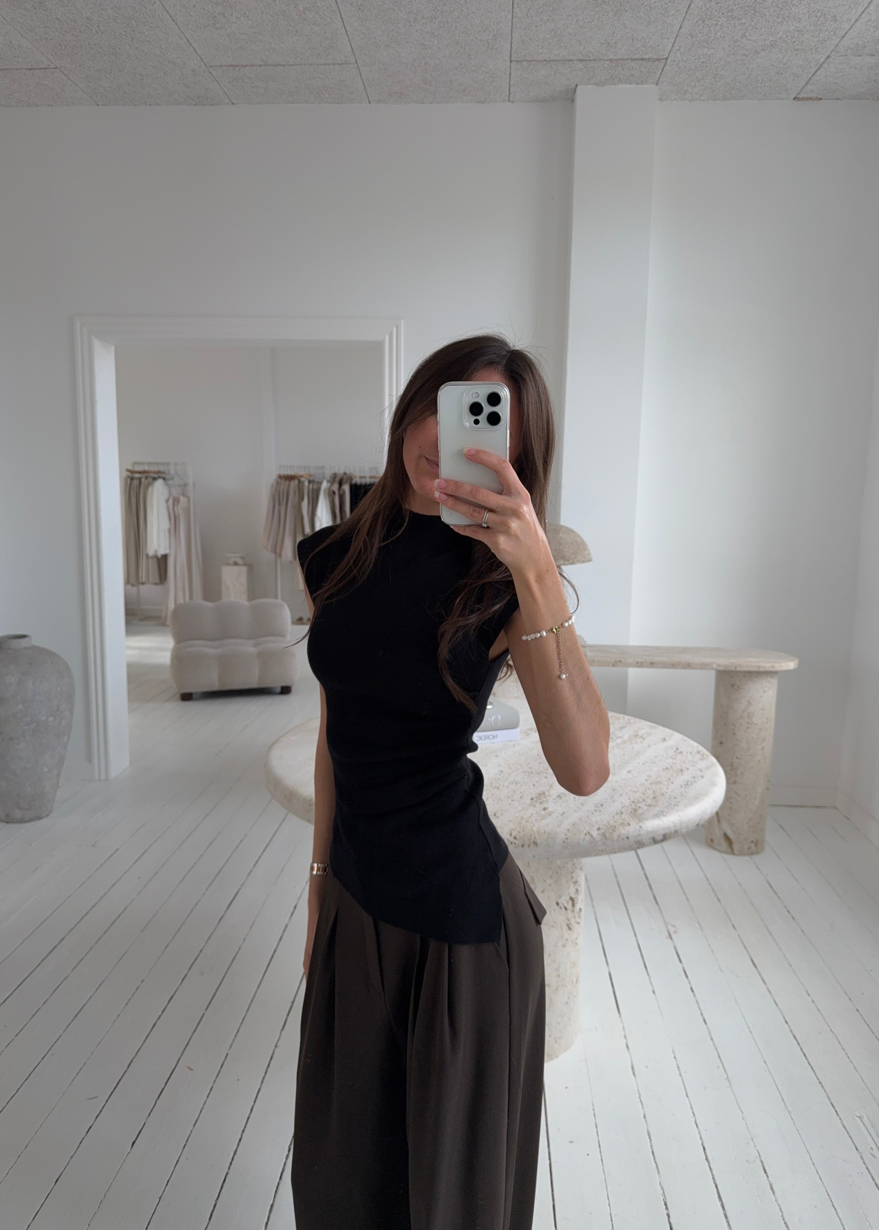 LEONORA TOP - Sort – LE MAGDA